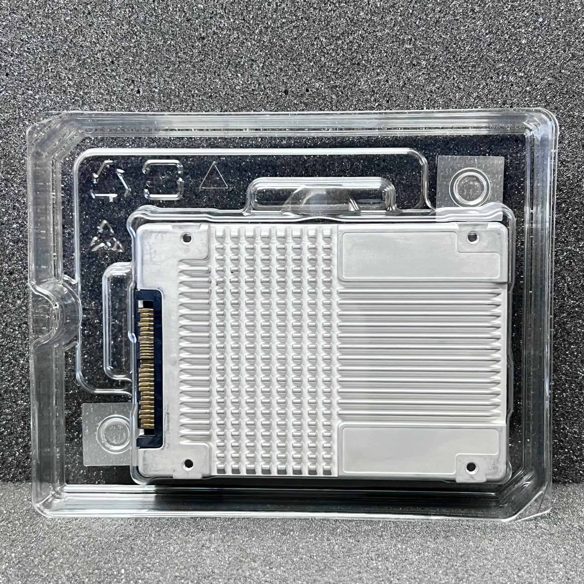 Intel DC P4600 1.6TB SSD 2.5″ U.2 PCIe NVMe (SSDPE2KE016T7) - LeShop.HK