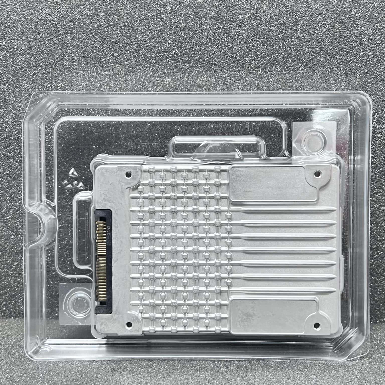 Intel D7-P5510 3.84TB SSD 2.5″ U.2 PCIe NVMe (SSDPF2KX038TZ) - LeShop.HK